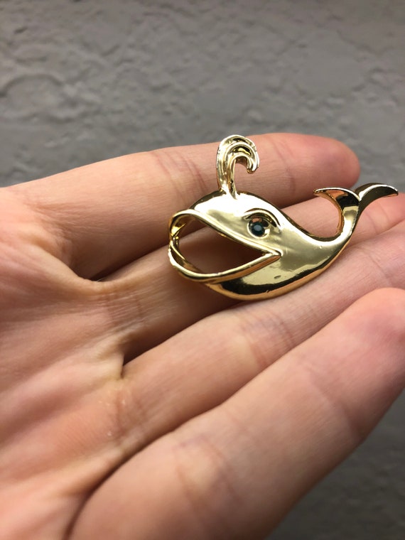 Small Vintage Whale Pin Brooch Costume Jewelry Green … - Gem