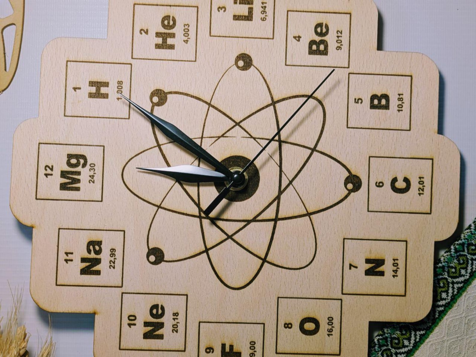 Plywood Periodic Table Clock – Science Teacher Gift - Etsy