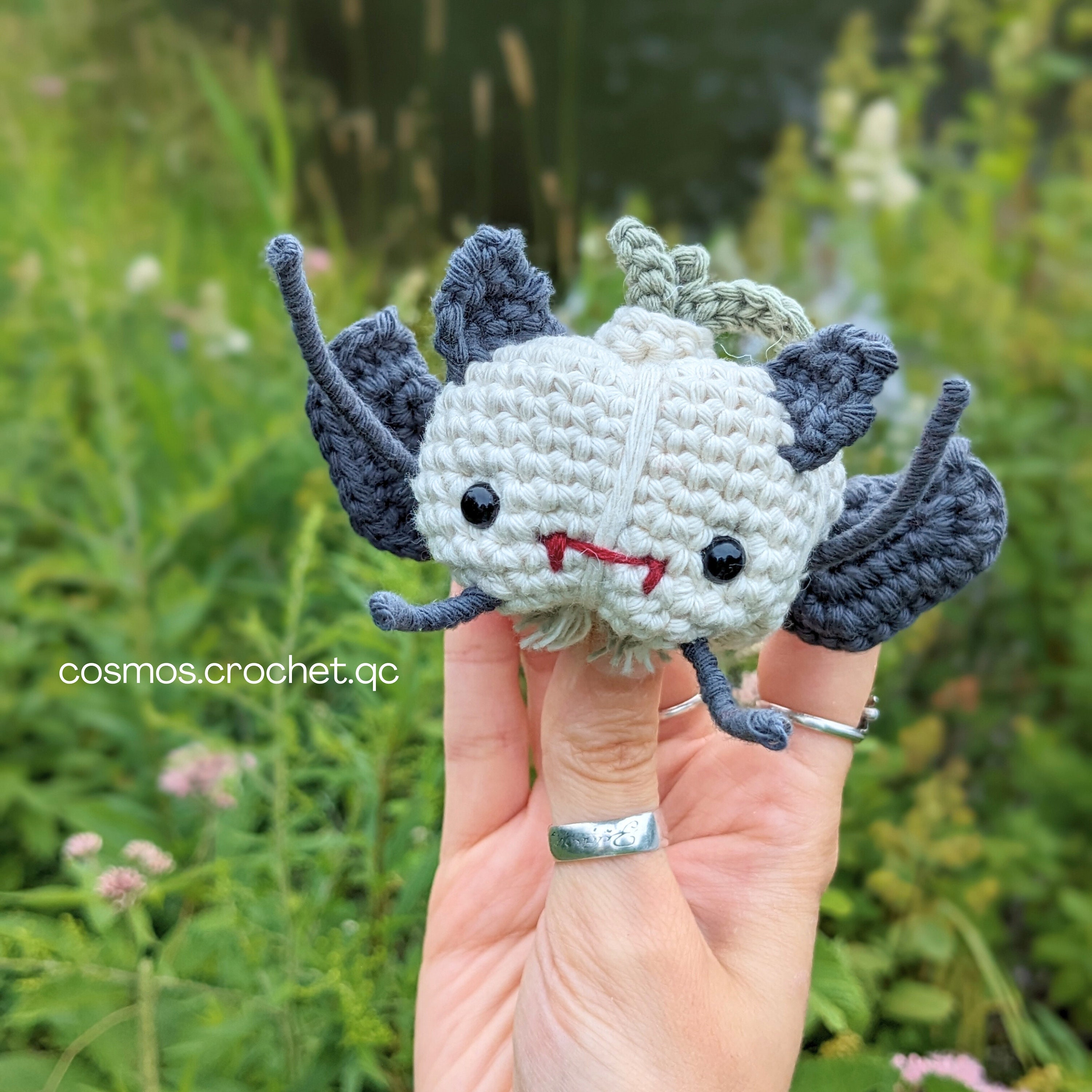 Garlic Bat Amigurumi Crochet Pattern - 2-in-1 Halloween Toy & Fall ...