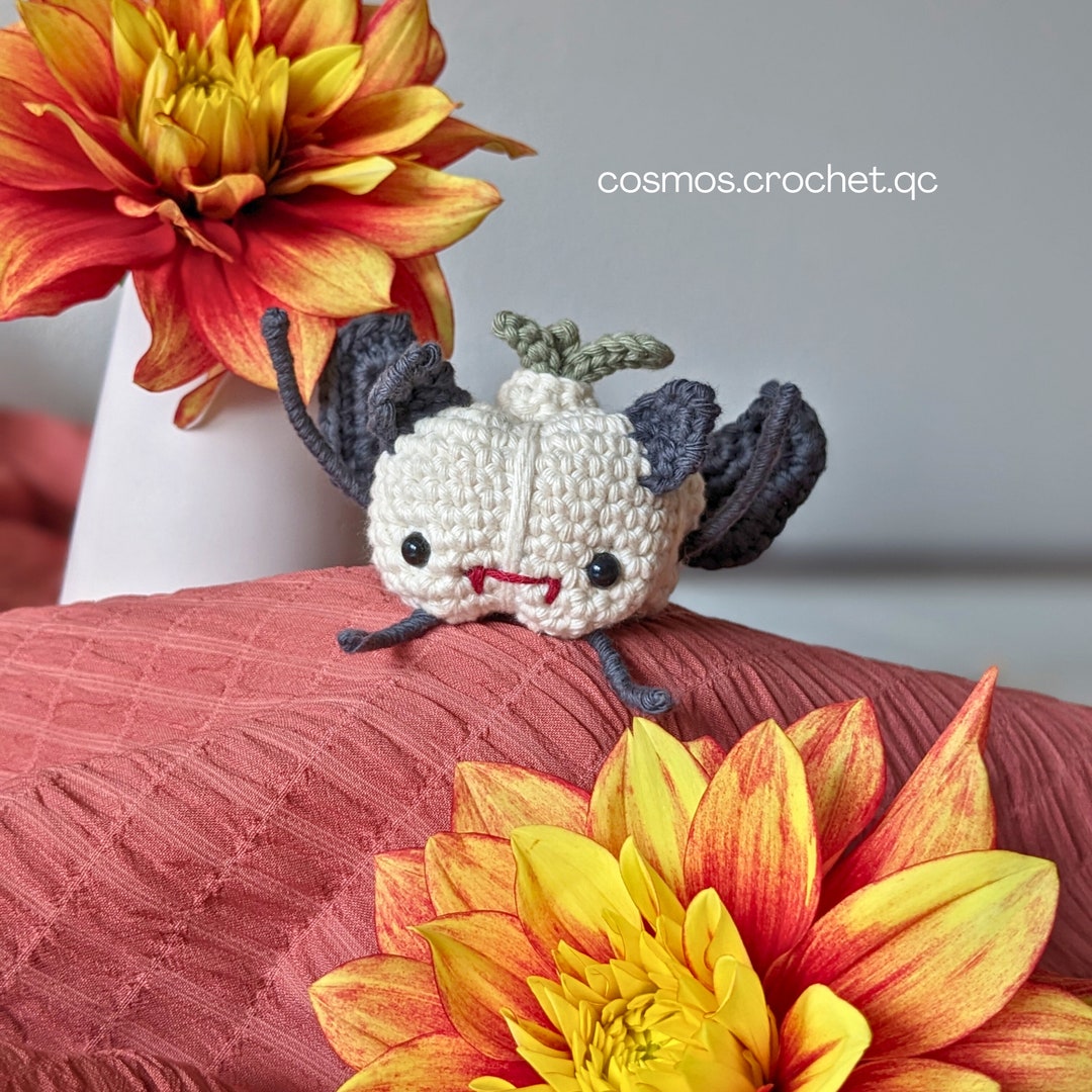 Garlic Bat Amigurumi Crochet Pattern - 2-in-1 Halloween Toy & Fall ...