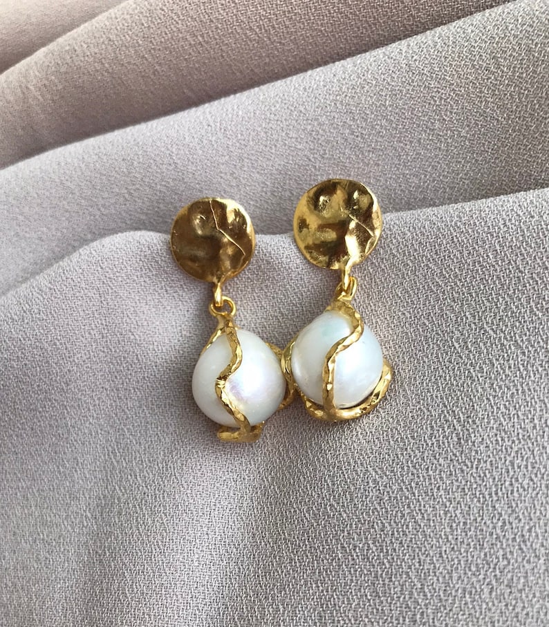 Large Cage-style White Baroque Pearl Gold Earrings - Etsy UK