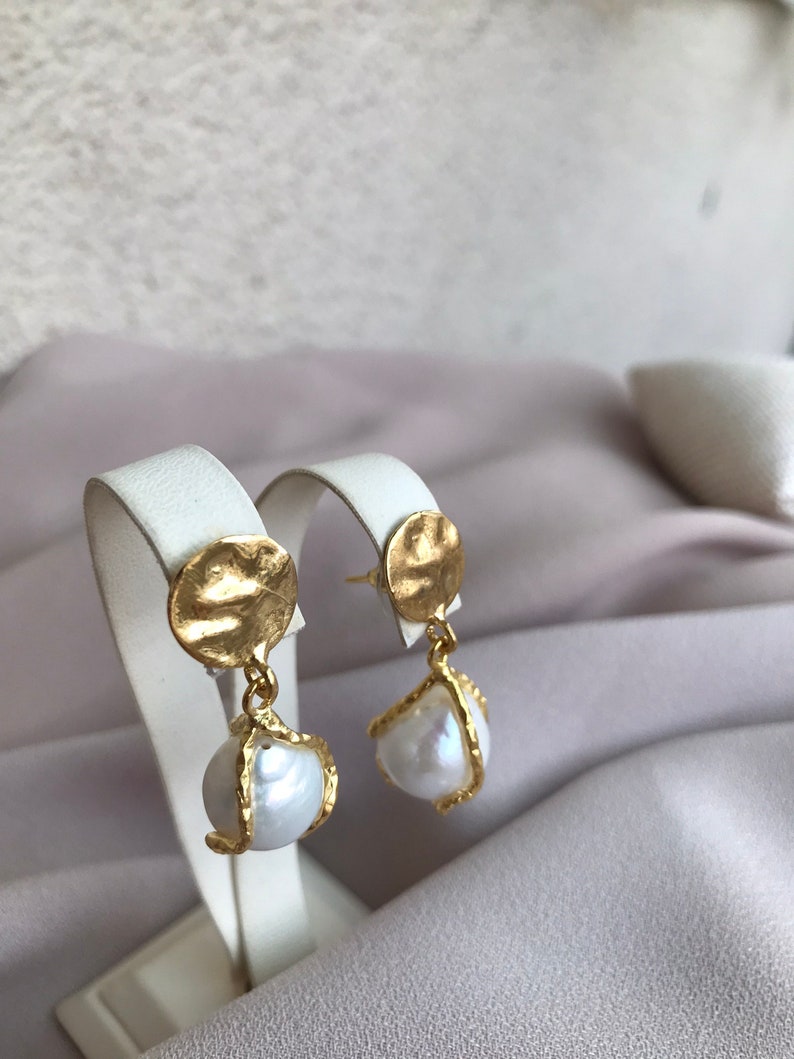 Large Cage-style White Baroque Pearl Gold Earrings - Etsy UK