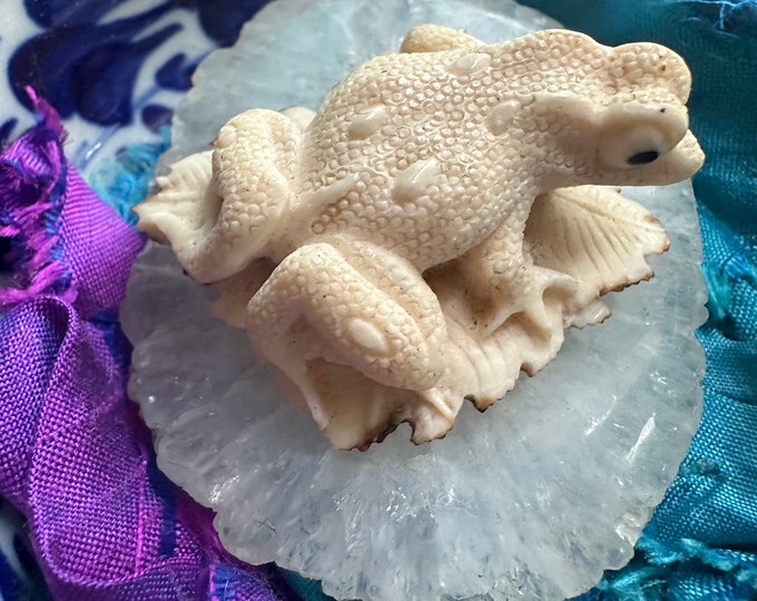 BALI FROG Sculpture~ Carved Antler * Detailed ~ Realistic Miniature ...