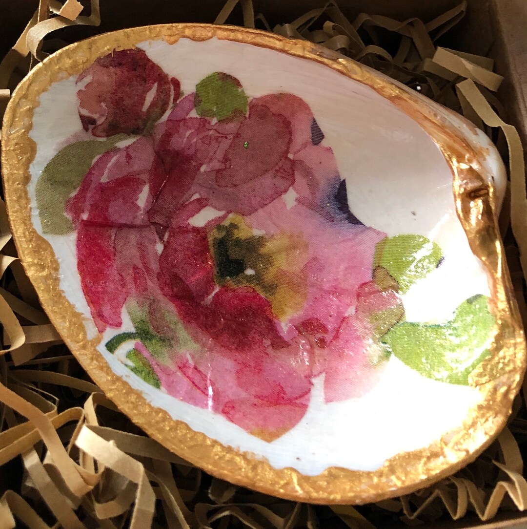Decoupaged Clam Shells Perfect for Uncommon Gifts - Etsy