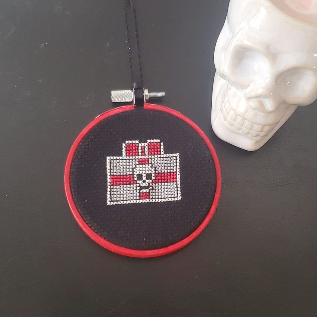 Skull in a Box Goth Christmas Tree Ornament - Etsy
