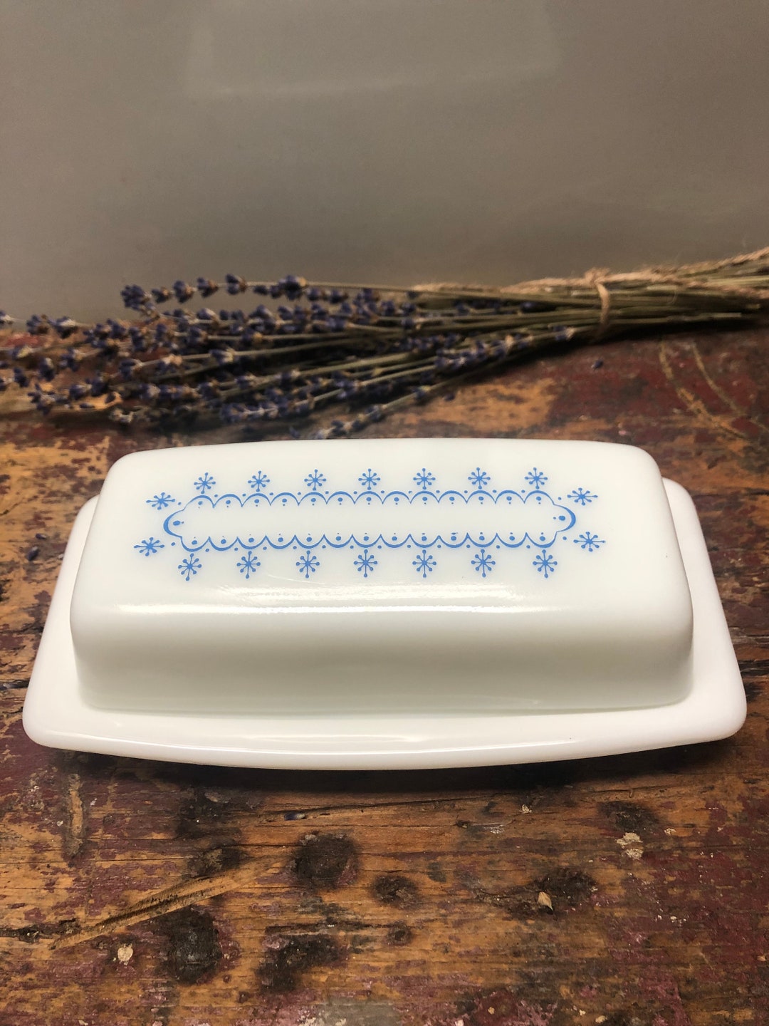 Vintage Pyrex snowflake Blue Butter Dish, Garland Blue & White Pyrex ...