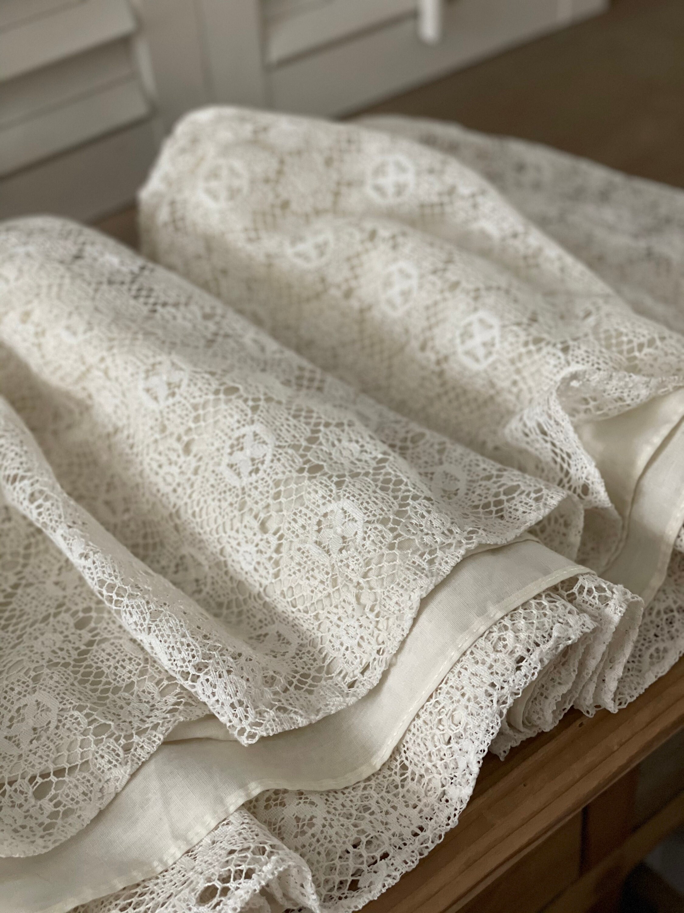 Vintage Croscill Ivory Lace Ruffle Standard Pillow Shams W Pink Ribbon Detail/floral Lace Shams ...
