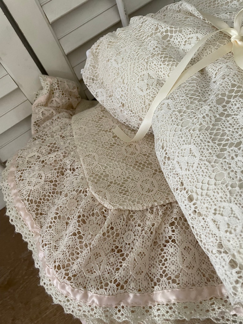 Vintage Croscill Ivory Lace Ruffle Standard Pillow Shams W Pink Ribbon Detail/floral Lace Shams ...