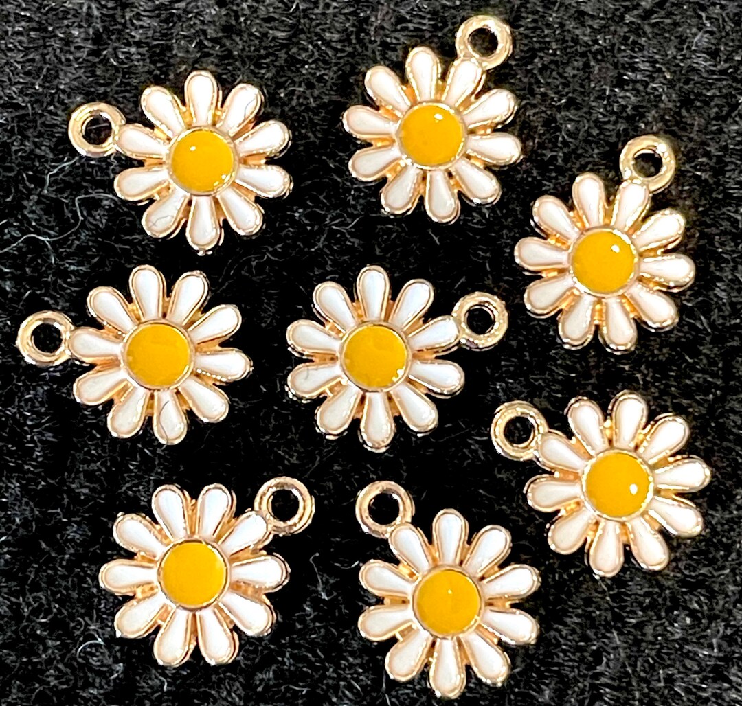 4 Pairs of Daisy Flower Charms White and Yellow Traditional Daisy 8 Pcs ...