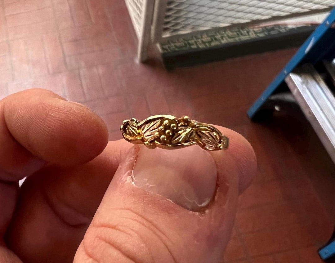 Black Hills Gold 10K Ring – Classic Tri-color Design, Size 7 - Etsy