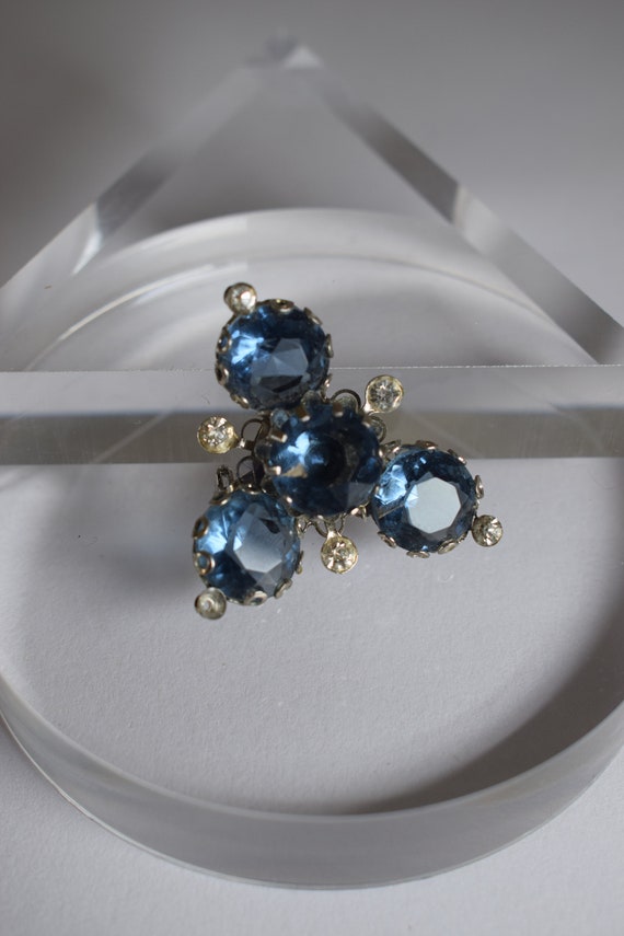 Vintage Blue Triangle Pin-On Brooch with Sparkling Ge… - Gem