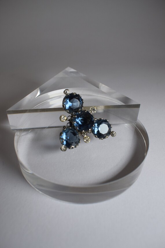 Vintage Blue Triangle Pin-On Brooch with Sparkling Ge… - Gem