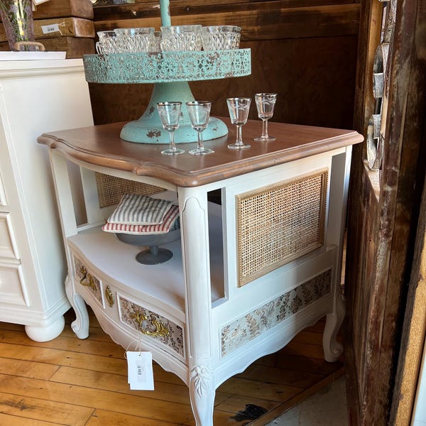 Farmhouse End Table - Etsy