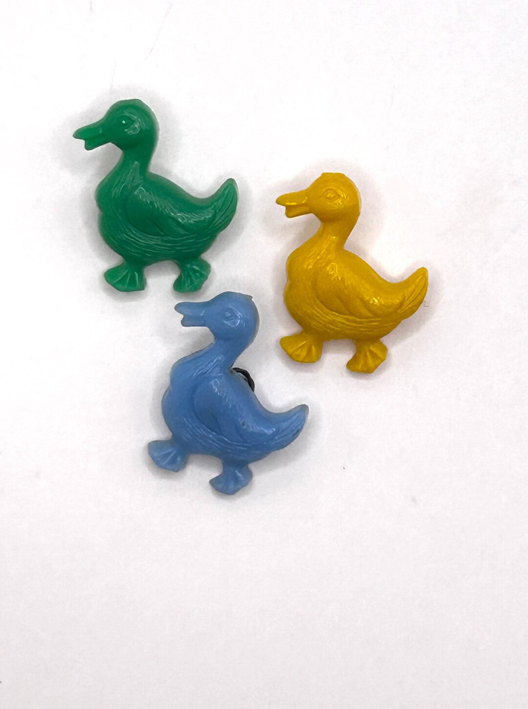 3 Vintage Realistic Buttons Ducks in Green Yellow Blue From the Animal ...