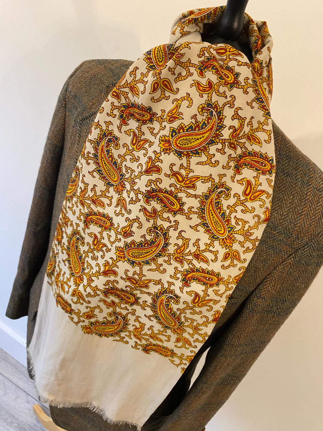 Vintage Men's Stunning Multi Colour Beige Paisley Pattern Scarves ...