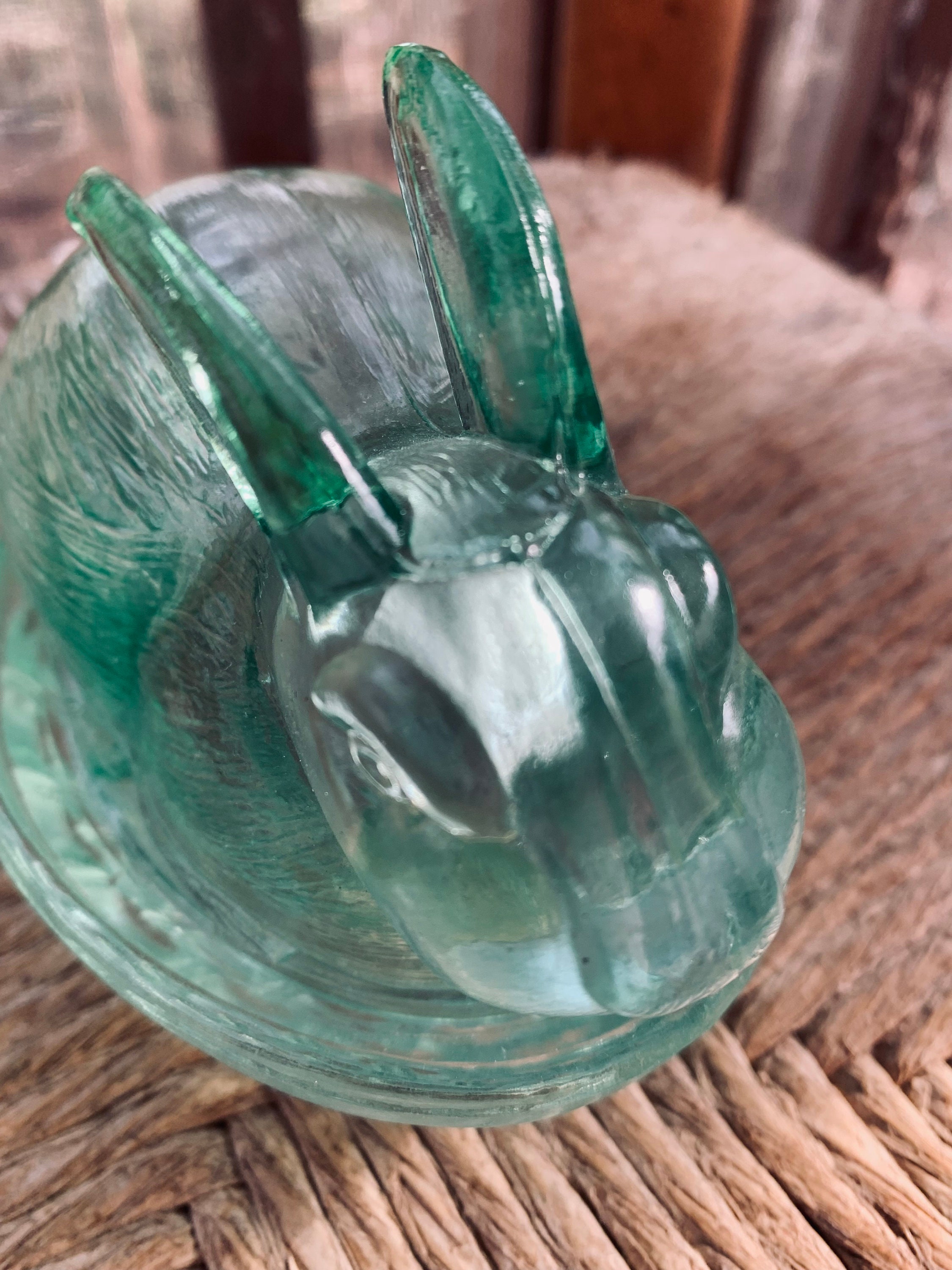 Vintage L.E. Smith Glass Co Spring Green Glass Bunny/rabbit on Nest ...