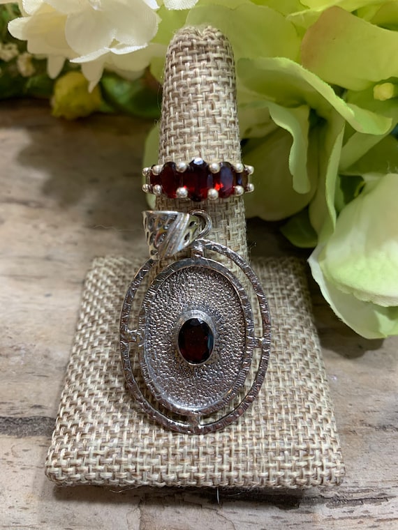 Vintage garnet and silver - Gem