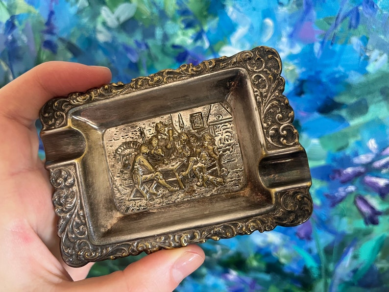 Beautiful Vintage Ashtray, Measuring 10x7 Cm, Featuring a Men's Card ...