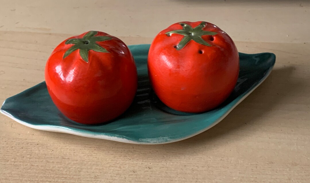 Crown Devon Kitsch Vintage Cruet Set Salt and Pepper Tomatoes on Leaf ...