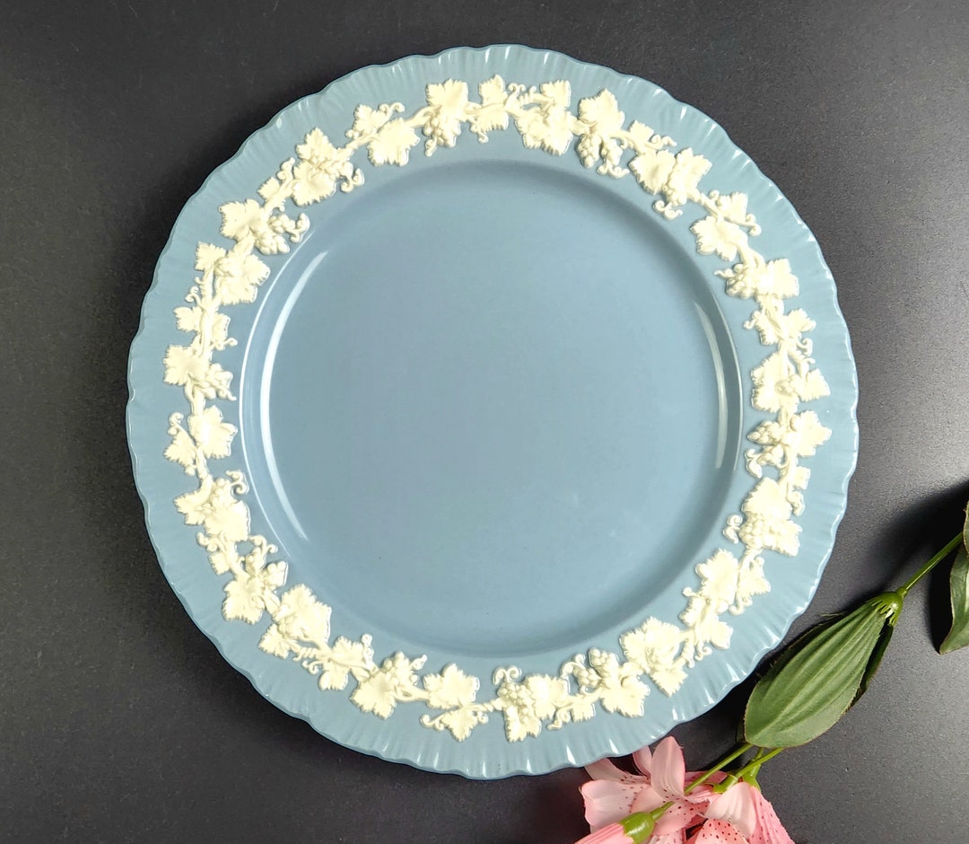 Vintage Dinner Plate Cream Color on Lavender shell Edge - Etsy