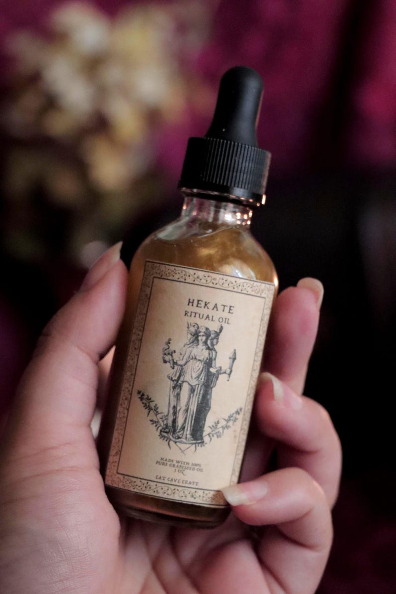 Hekate Ritual Oil - Altar Prayer Deity Spell Oil - Etsy