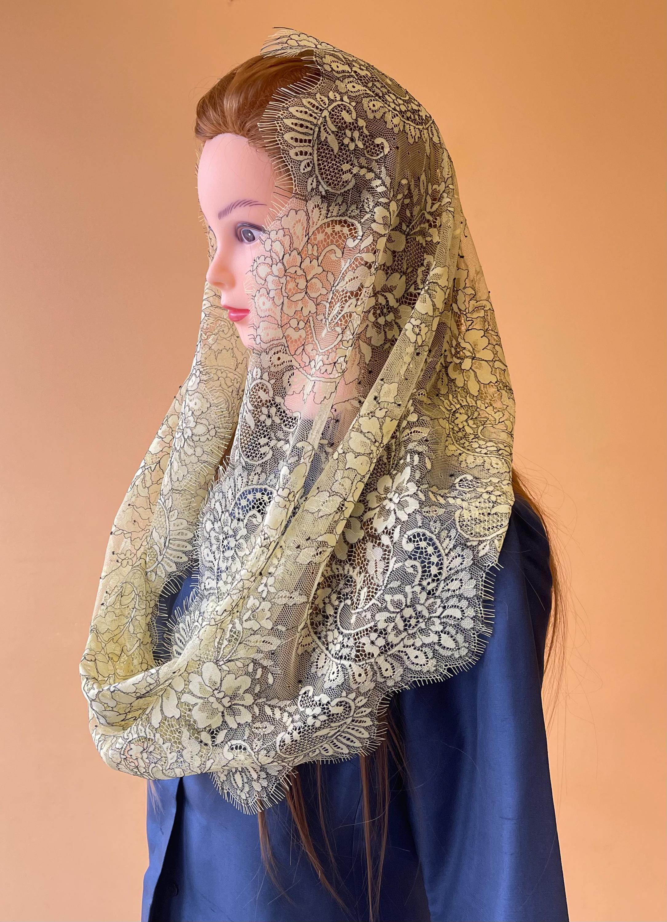 Elegant Vintage-inspired French Lace Infinity Chapel Mantilla Veil ...