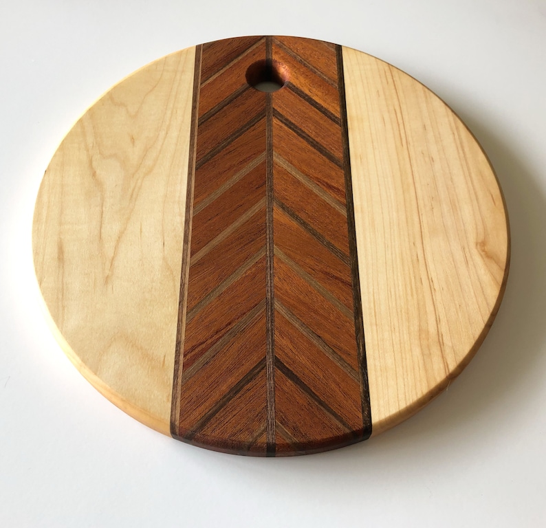 Round Cutting Board With Arrow/chevron Pattern - Etsy