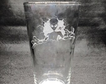 Aliens Inspired Xenomorph Etched Shot Glass, Wine Glass, Whiskey Glass ...