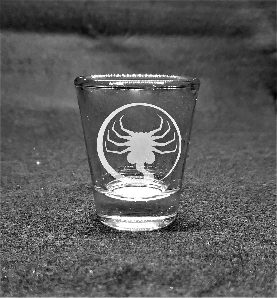 Aliens Inspired Facehugger Xenomorph Etched Shot Glass, Wine Glass ...