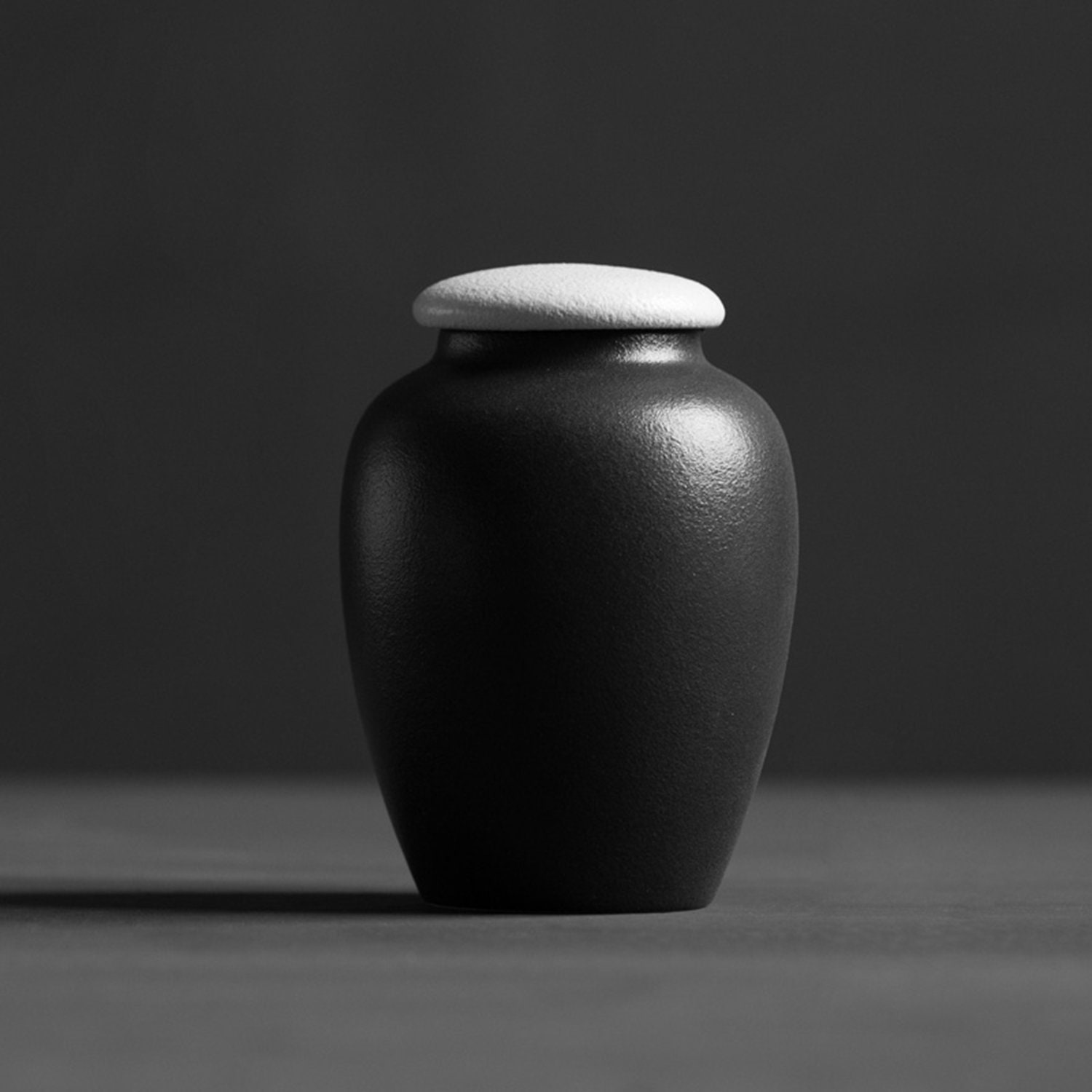 Porcelain Tea Canister in 2 Colors, Sealed Ceramic Round Tea Canister ...
