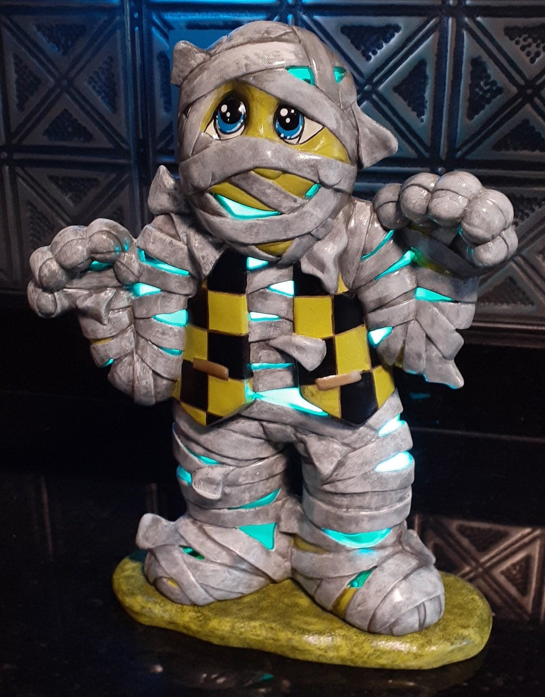 Bisque Large Illuminated Mummy Lamp, Halloween Light-up Mummy in Bisque ...