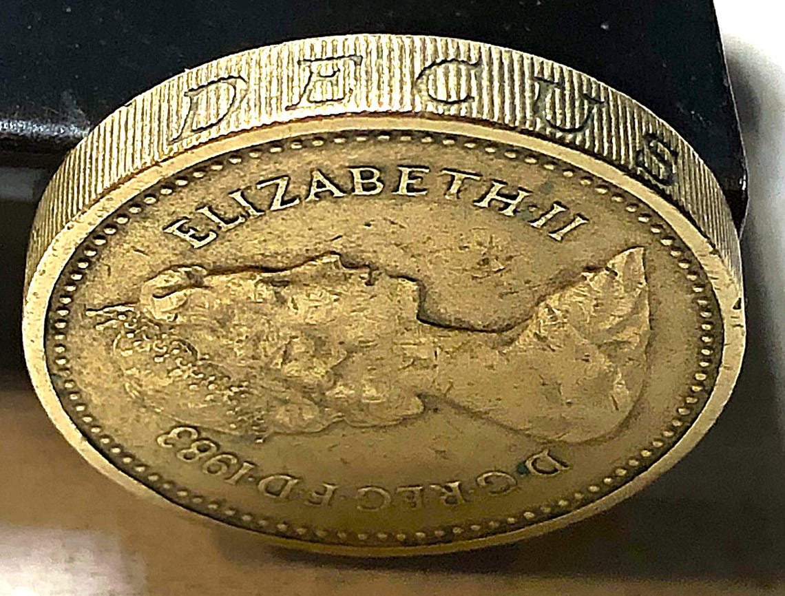 Rare 1983 Queen Elizabeth II One Pound Coin Error "decus Et Tutamen ...