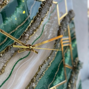 Resin Square Geode Clock, Geode Green Beige Crystal Clock, Resin Art ...