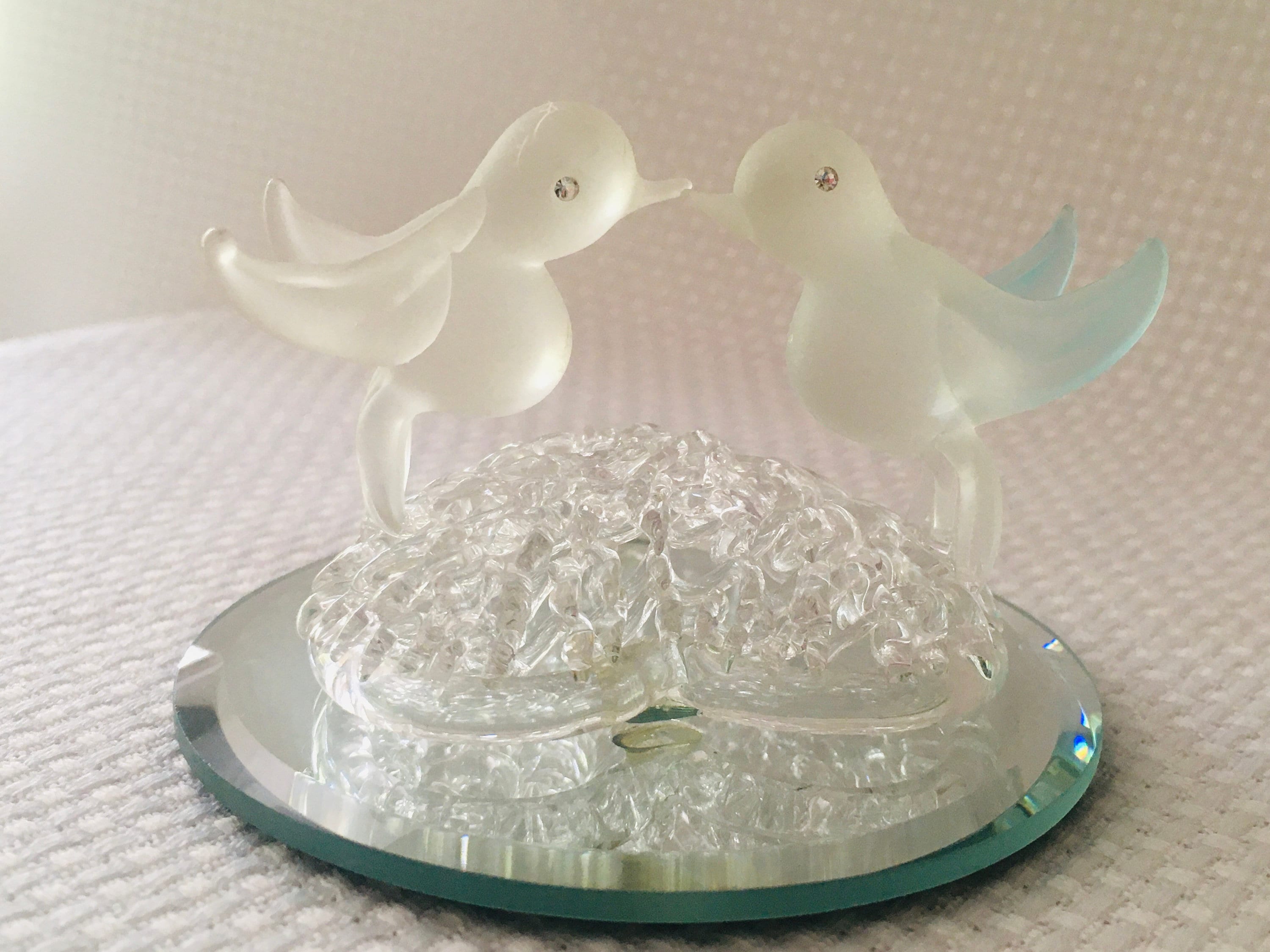 Vintage Hand Blown Spun Glass Kissing Birds Figurine Atop A Delicate ...