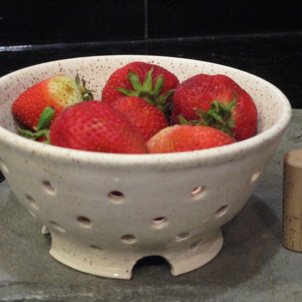 Berry Bowl Colander - Etsy