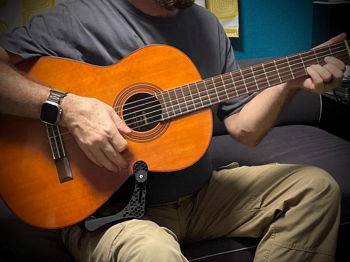 The RIFF REST™ for Acoustic Guitar - Ergonomic Leg Rest for Acoustic ...