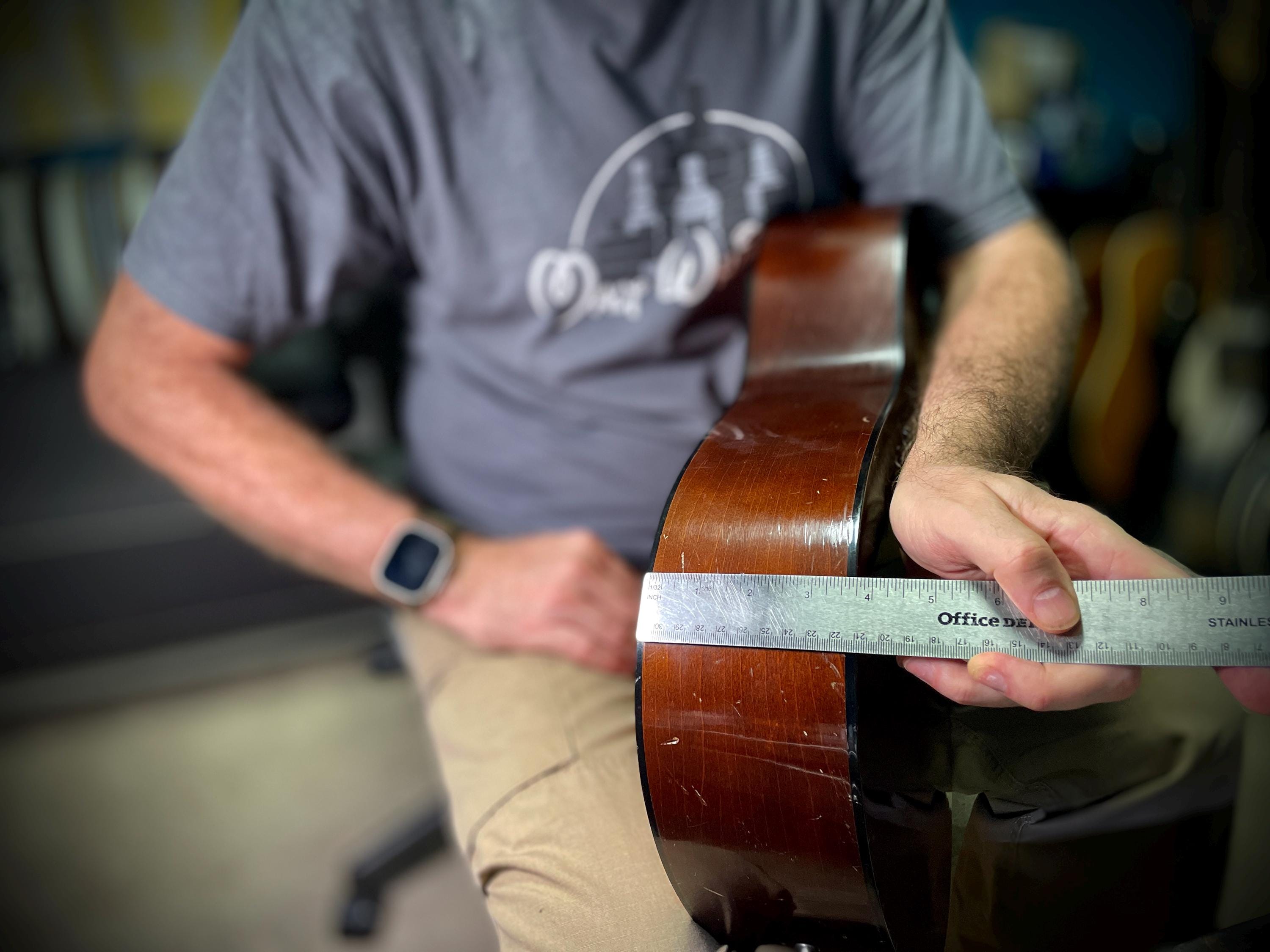 The RIFF REST™ for Acoustic Guitar - Ergonomic Leg Rest for Acoustic ...