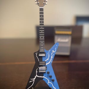 Dimebag Darrell Fans! 1:4 Scale Mini Replica of the Dimebolt Dean ML ...
