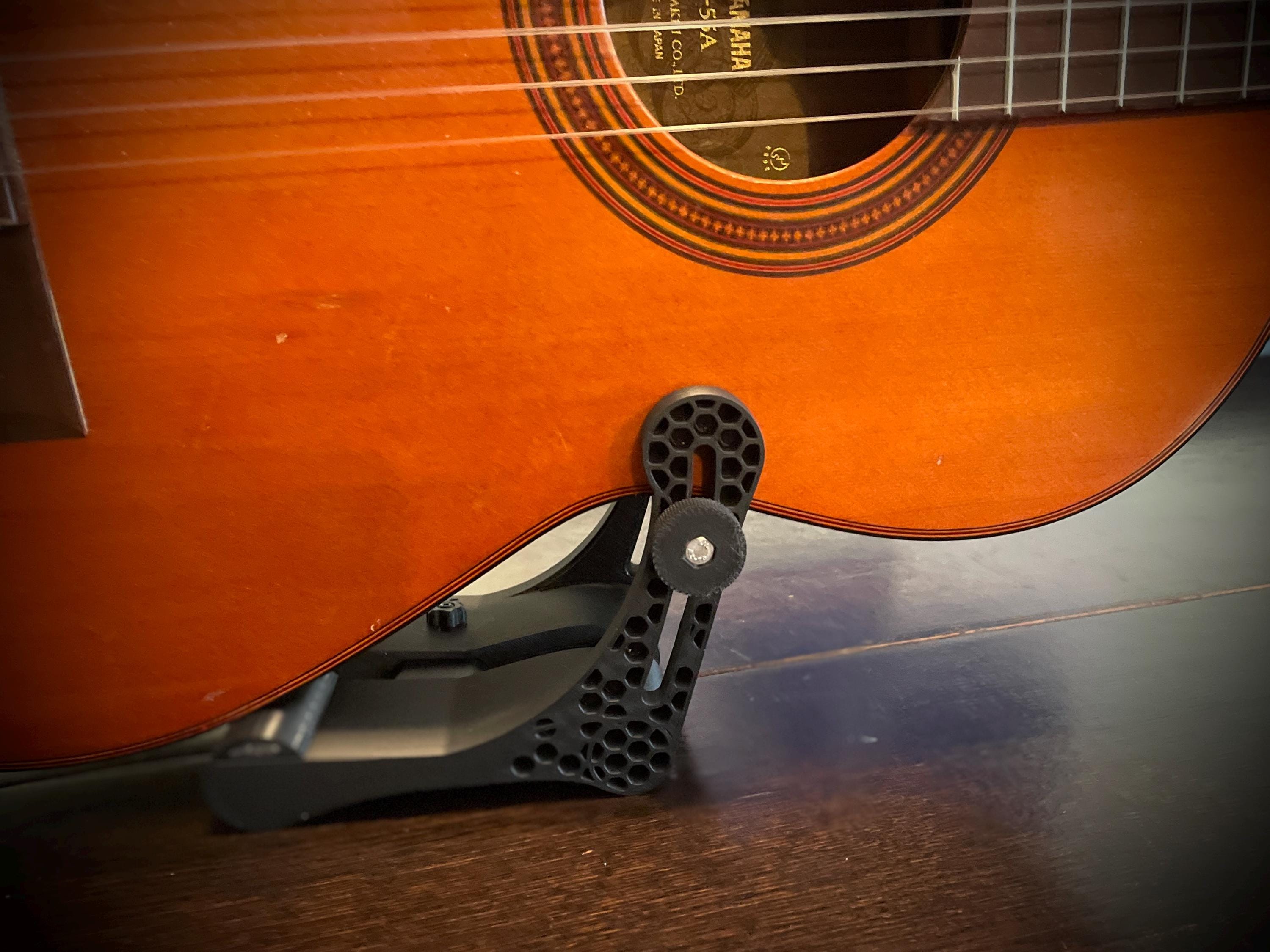 The RIFF REST™ for Acoustic Guitar - Ergonomic Leg Rest for Acoustic ...