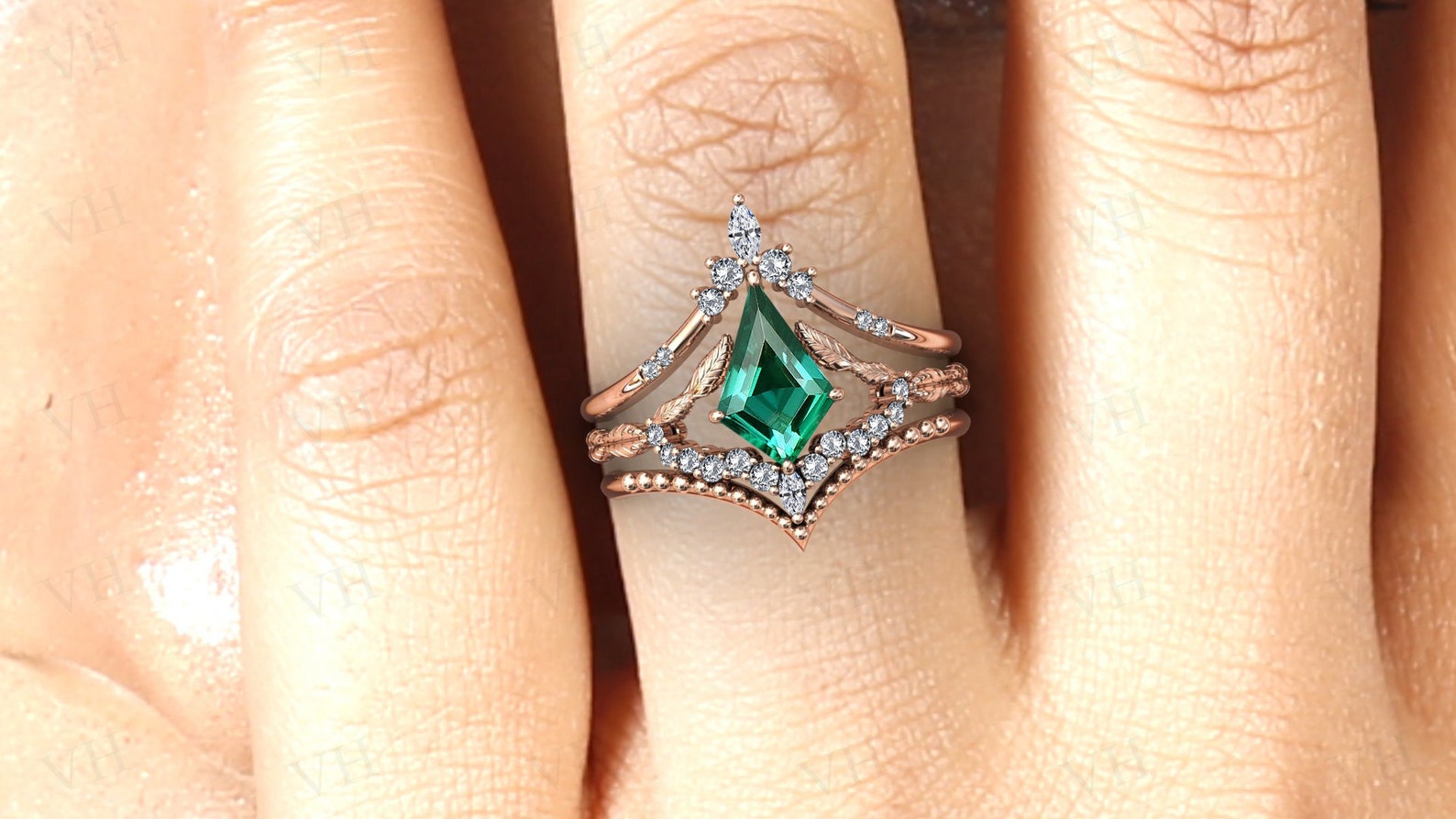 Kite Shaped Emerald Engagement Ring Set for Women Art Deco Leaf Style ...