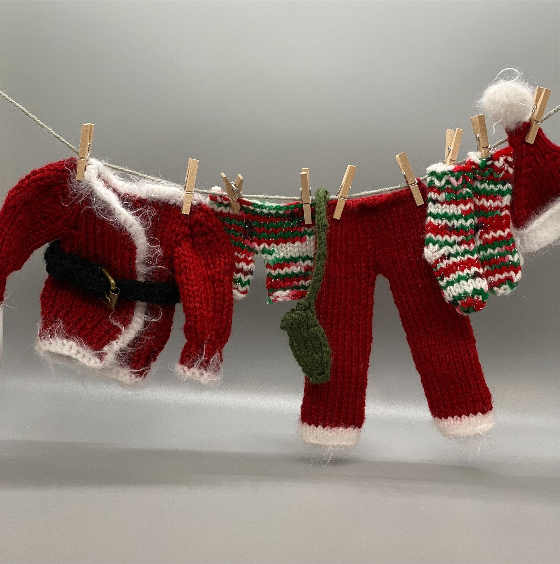 Santa Knitting Pattern, Santas Laundry, Hanging Out the Laundry, Santa ...