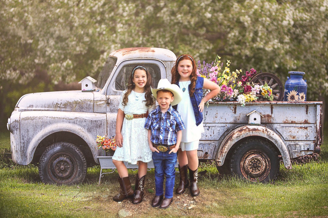 Spring Vintage Pickup Truck With Spring Blooms, Vintage Pickup Truck ...