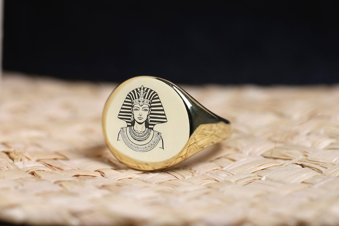 14k Gold Cleopatra Signet Ring · Engraved Cleopatra Ring · Egyptian Jewelry · Fantasy Ring - Etsy