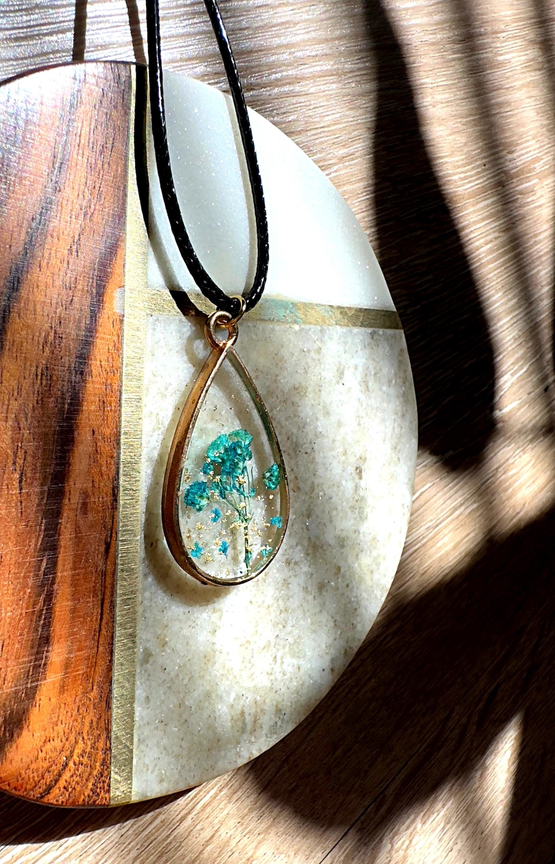 A Handmade Resin Pendant Necklaces With Pressed Flowers, Resin Necklace ...