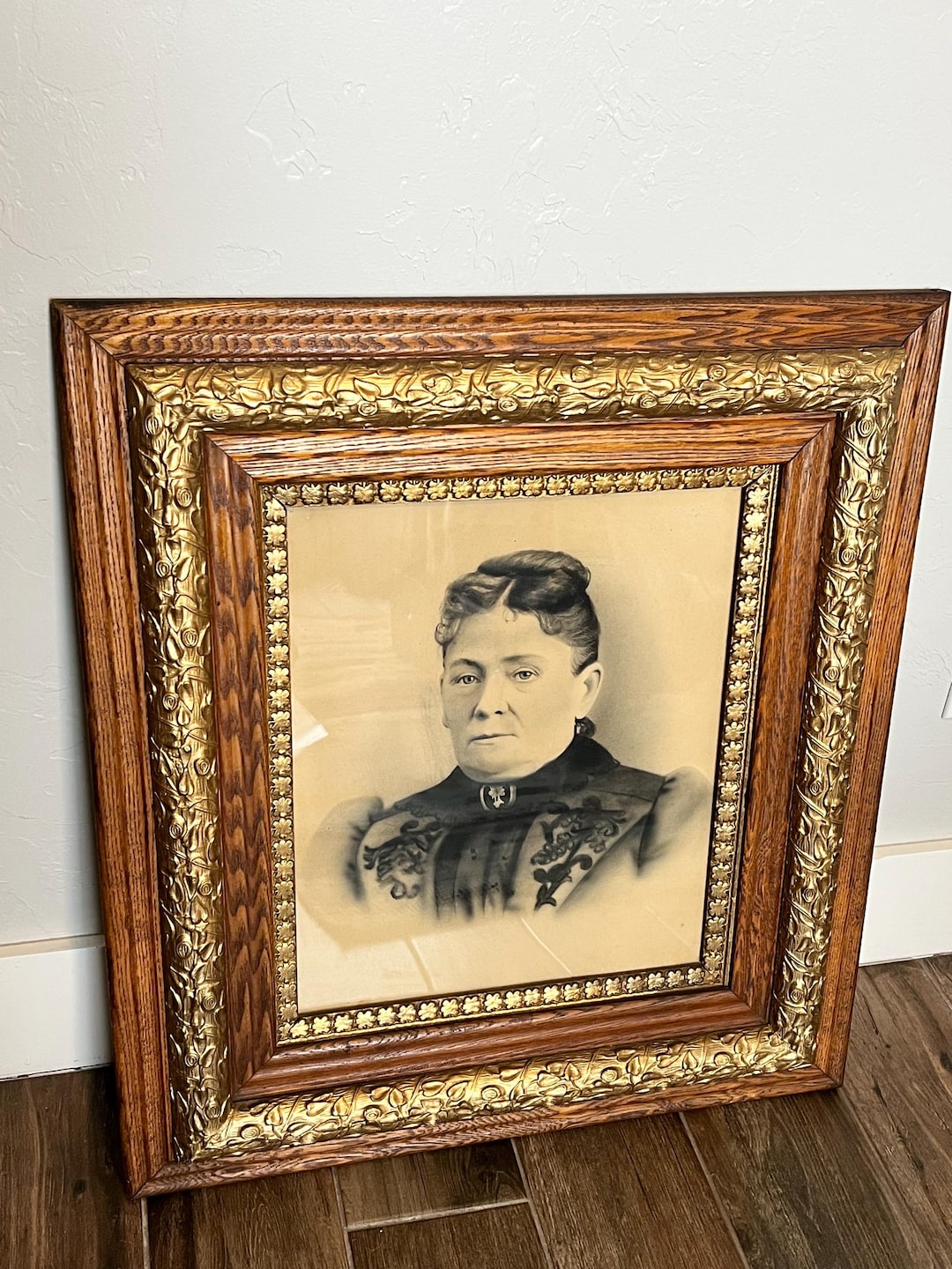 Victorian Era 1800s Antique Portrait of a Woman in Ornate Gold Frame ...