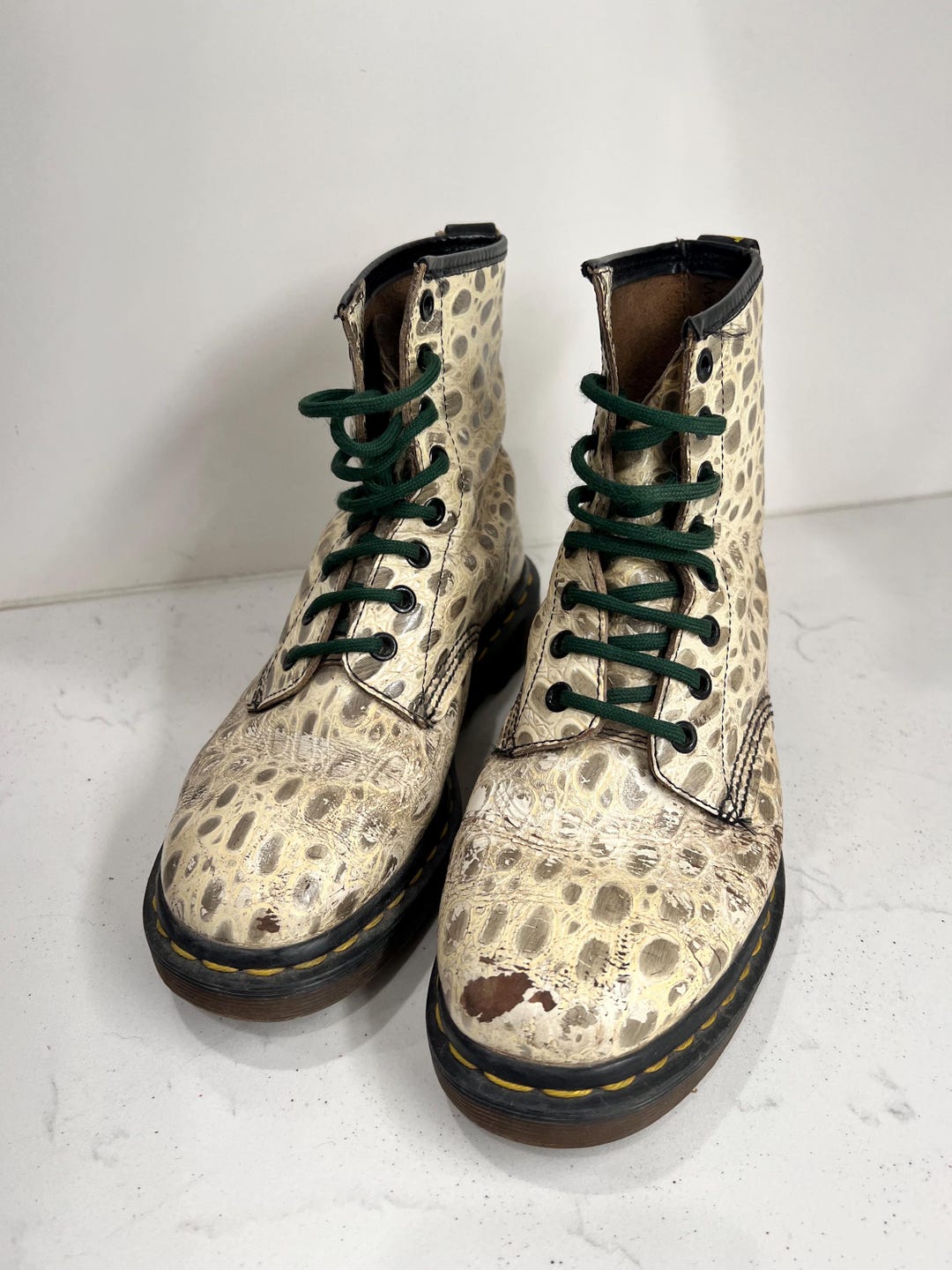 Doc Martens Off-white Snake 8-eye Lace up Womens US 6 Combat Boots ...