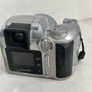 Fujifilm Finepix S3100 4MP Digital Camera With 6x Optical Zoom Silver ...