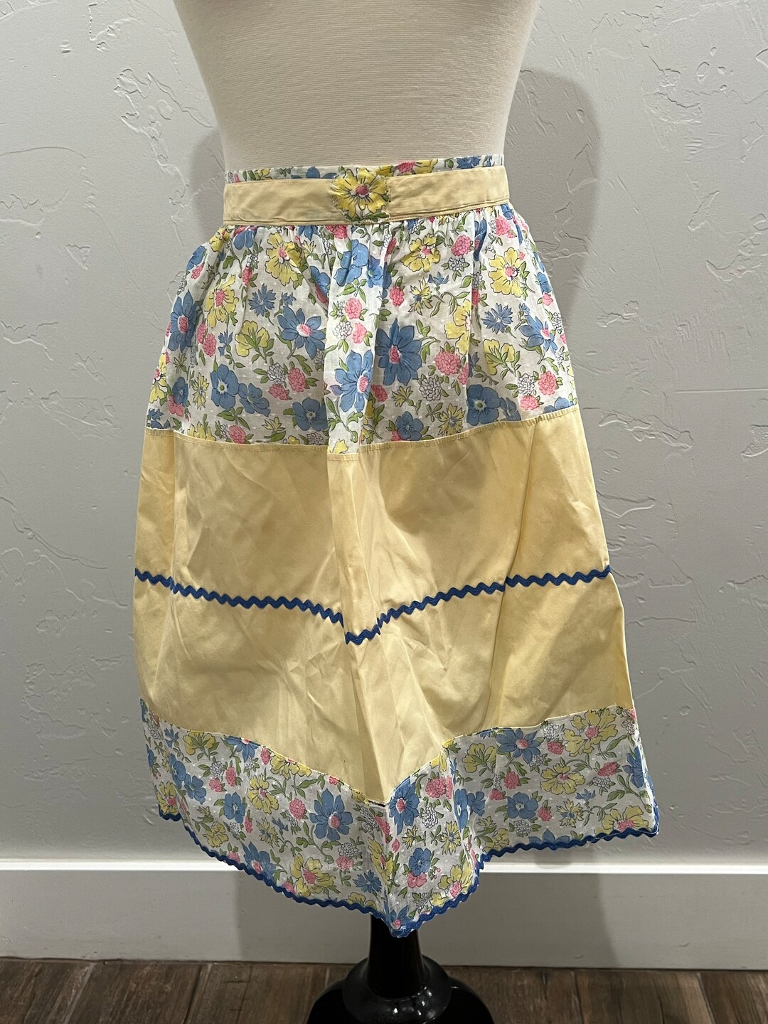 Vintage Floral Yellow Apron With Ric Rac Detail | Farmhouse Apron ...