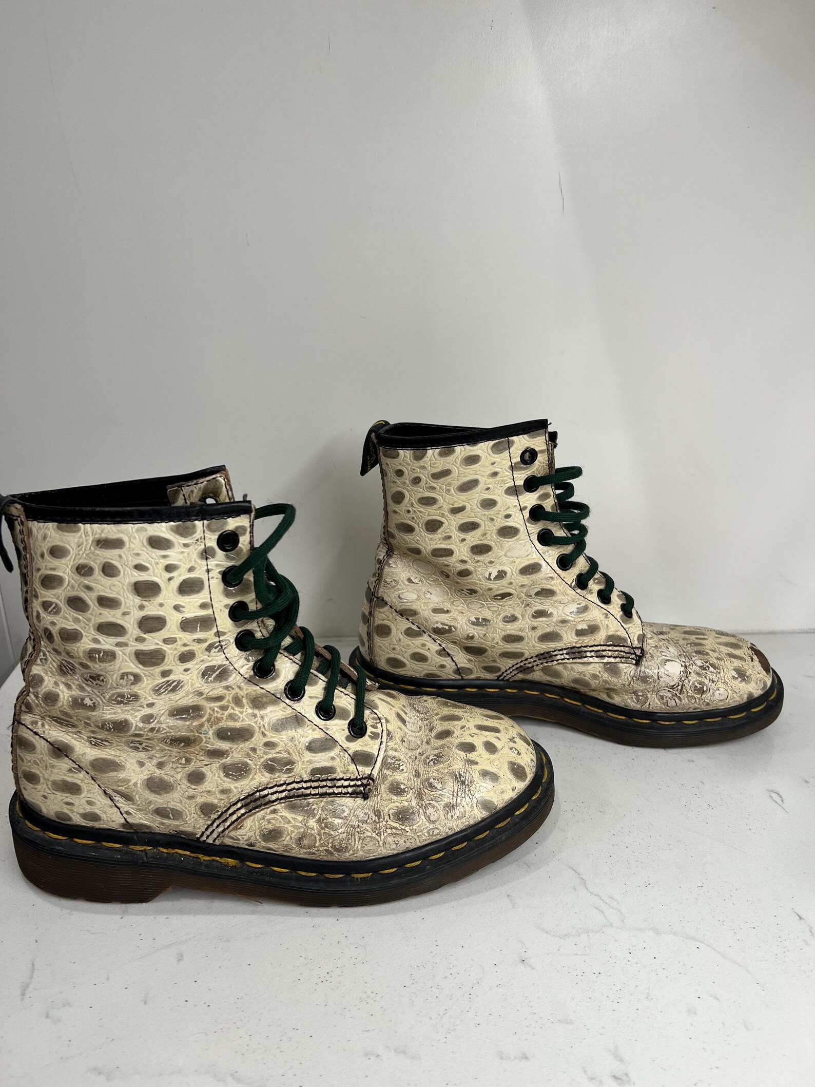Doc Martens Off-white Snake 8-eye Lace up Womens US 6 Combat Boots ...