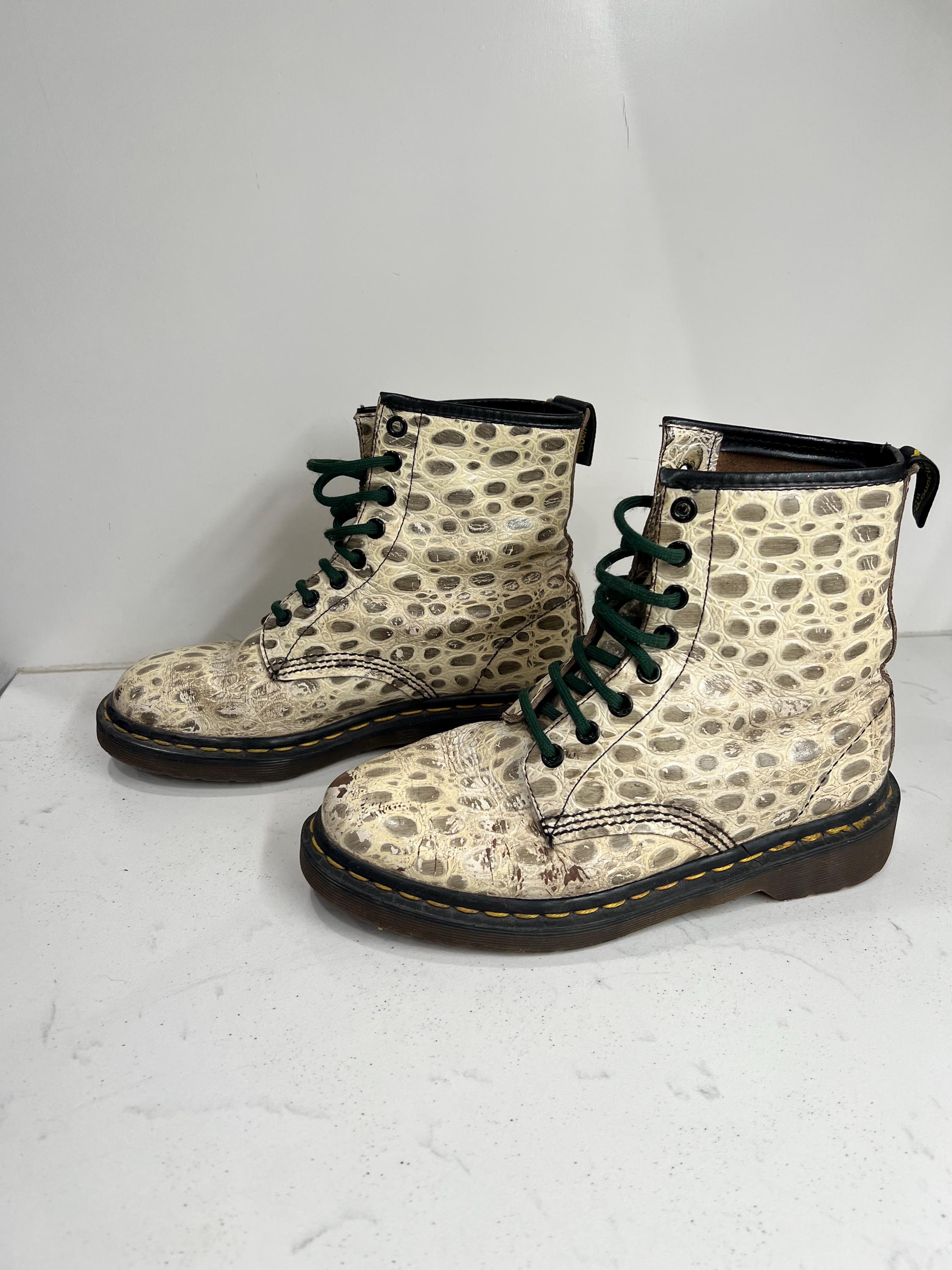 Doc Martens Off-white Snake 8-eye Lace up Womens US 6 Combat Boots ...